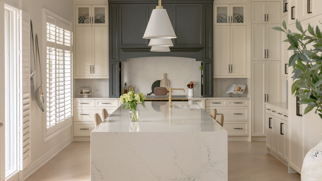 What You Need to Know About the Warm White Interior Design Trend