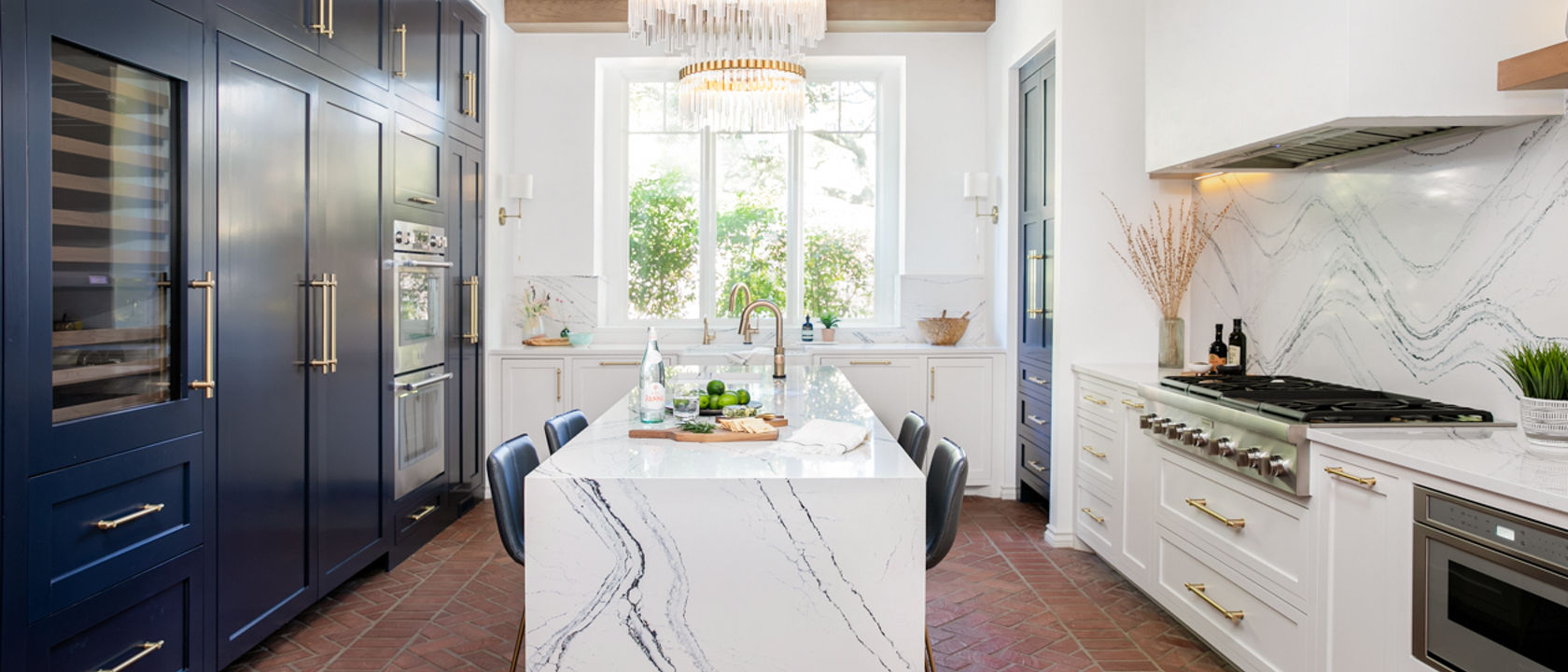 How to Make a Closed-Concept Kitchen Feel Grand